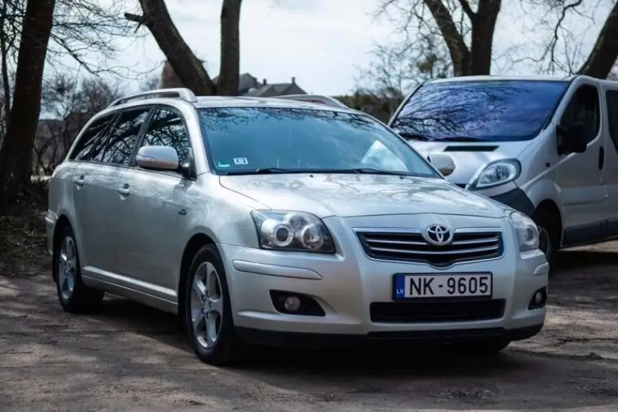 Grey Toyota Avensis 2007 in Grobiņa, with an engine capacity of 2.20 L and mileage of 390 thousand km for 2290 €, photo 8 on AUTOMOTO.COM.LV
