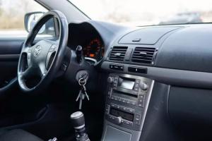 Grey Toyota Avensis 2007 in Grobiņa, with an engine capacity of 2.20 L and mileage of 390 thousand km for 2290 €, photo 11 on AUTOMOTO.COM.LV