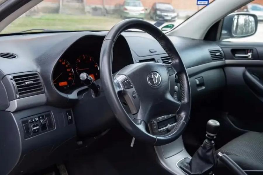 Grey Toyota Avensis 2007 in Grobiņa, with an engine capacity of 2.20 L and mileage of 390 thousand km for 2290 €, photo 19 on AUTOMOTO.COM.LV
