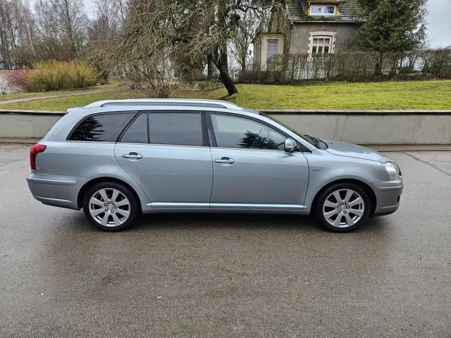 Pelēks Toyota Avensis 2007 Jēkabpils, ar dzinēja tilpumu 2.20 L un nobraukumu 244 tūkst. km par 3690 €, foto 6 vietnē AUTOMOTO.COM.LV
