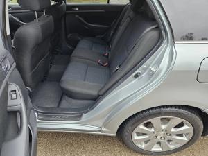 Pelēks Toyota Avensis 2007 Jēkabpils, ar dzinēja tilpumu 2.20 L un nobraukumu 244 tūkst. km par 3690 €, foto 15 vietnē AUTOMOTO.COM.LV