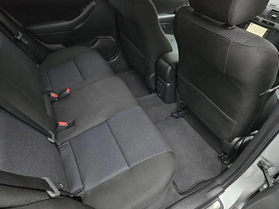 Pelēks Toyota Avensis 2007 Jēkabpils, ar dzinēja tilpumu 2.20 L un nobraukumu 244 tūkst. km par 3690 €, foto 18 vietnē AUTOMOTO.COM.LV