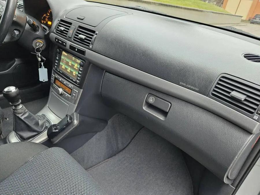 Pelēks Toyota Avensis 2007 Jēkabpils, ar dzinēja tilpumu 2.20 L un nobraukumu 244 tūkst. km par 3690 €, foto 21 vietnē AUTOMOTO.COM.LV