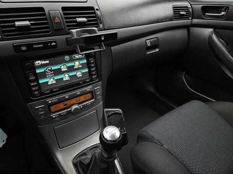 Pelēks Toyota Avensis 2007 Jēkabpils, ar dzinēja tilpumu 2.20 L un nobraukumu 244 tūkst. km par 3690 €, foto 26 vietnē AUTOMOTO.COM.LV