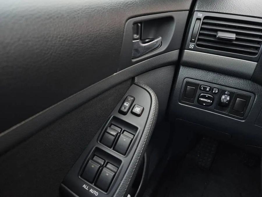 Pelēks Toyota Avensis 2007 Jēkabpils, ar dzinēja tilpumu 2.20 L un nobraukumu 244 tūkst. km par 3690 €, foto 29 vietnē AUTOMOTO.COM.LV