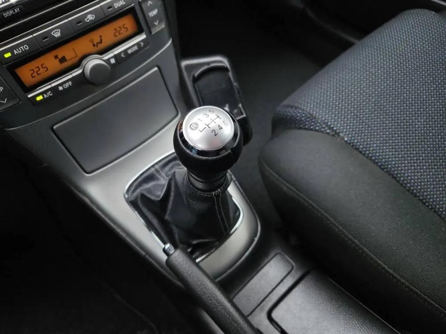 Pelēks Toyota Avensis 2007 Jēkabpils, ar dzinēja tilpumu 2.20 L un nobraukumu 244 tūkst. km par 3690 €, foto 30 vietnē AUTOMOTO.COM.LV