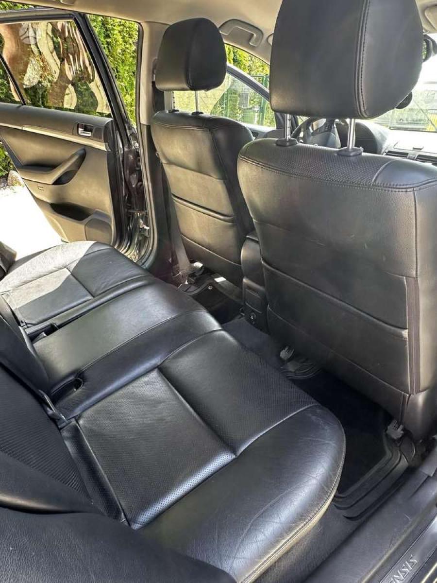 Pelēks Toyota Avensis 2007 Kauņa, ar dzinēja tilpumu 2.23 L un nobraukumu 220 tūkst. km par 1700 €, foto 12 vietnē AUTOMOTO.COM.LV
