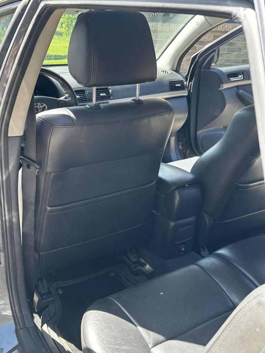 Pelēks Toyota Avensis 2007 Kauņa, ar dzinēja tilpumu 2.23 L un nobraukumu 220 tūkst. km par 1700 €, foto 14 vietnē AUTOMOTO.COM.LV