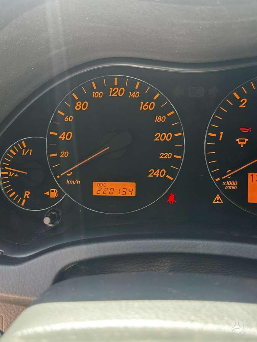 Pelēks Toyota Avensis 2007 Kauņa, ar dzinēja tilpumu 2.23 L un nobraukumu 220 tūkst. km par 1700 €, foto 16 vietnē AUTOMOTO.COM.LV