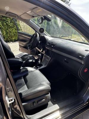 Pelēks Toyota Avensis 2007 Kauņa, ar dzinēja tilpumu 2.23 L un nobraukumu 220 tūkst. km par 1700 €, foto 17 vietnē AUTOMOTO.COM.LV