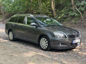 Pelēks Toyota Avensis 2007 Viļņa, ar dzinēja tilpumu 2.00 L un nobraukumu 276 tūkst. km par 2350 €, foto  vietnē AUTOMOTO.COM.LV