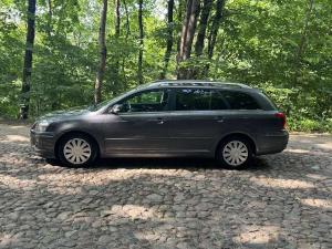 Pelēks Toyota Avensis 2007 Viļņa, ar dzinēja tilpumu 2.00 L un nobraukumu 276 tūkst. km par 2350 €, foto 5 vietnē AUTOMOTO.COM.LV