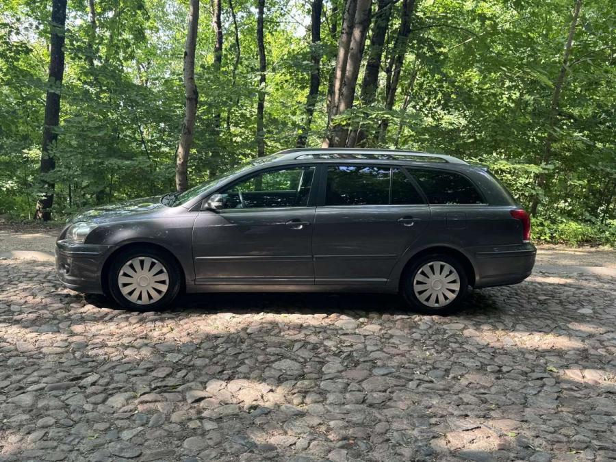Pelēks Toyota Avensis 2007 Viļņa, ar dzinēja tilpumu 2.00 L un nobraukumu 276 tūkst. km par 2350 €, foto 5 vietnē AUTOMOTO.COM.LV
