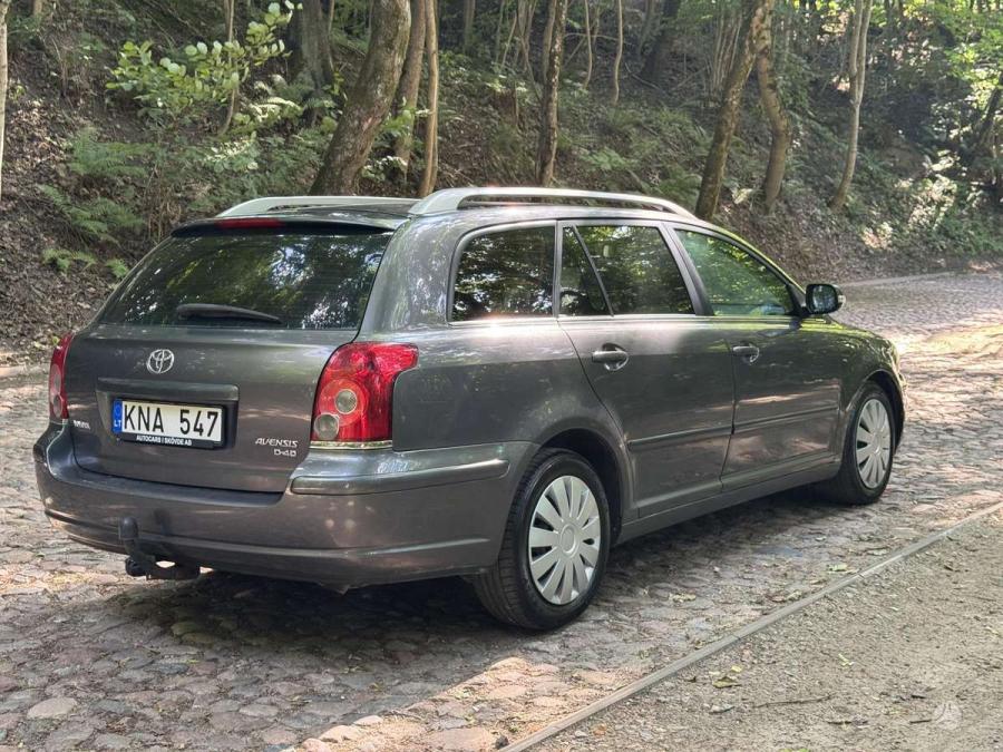 Pelēks Toyota Avensis 2007 Viļņa, ar dzinēja tilpumu 2.00 L un nobraukumu 276 tūkst. km par 2350 €, foto 7 vietnē AUTOMOTO.COM.LV