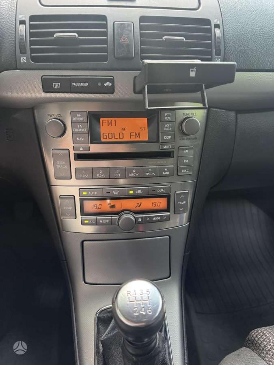 Pelēks Toyota Avensis 2007 Viļņa, ar dzinēja tilpumu 2.00 L un nobraukumu 276 tūkst. km par 2350 €, foto 13 vietnē AUTOMOTO.COM.LV