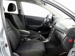 Pelēks Toyota Avensis 2007 Tallina, ar dzinēja tilpumu 2.00 L un nobraukumu 338 tūkst. km par 1499 €, foto 15 vietnē AUTOMOTO.COM.LV