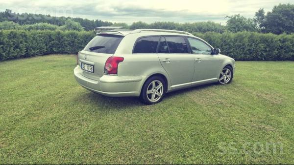 Grey Toyota Avensis 2007 in Dobele, with an engine capacity of 2.20 L and mileage of 329 thousand km for 2600 €, photo 3 on AUTOMOTO.COM.LV