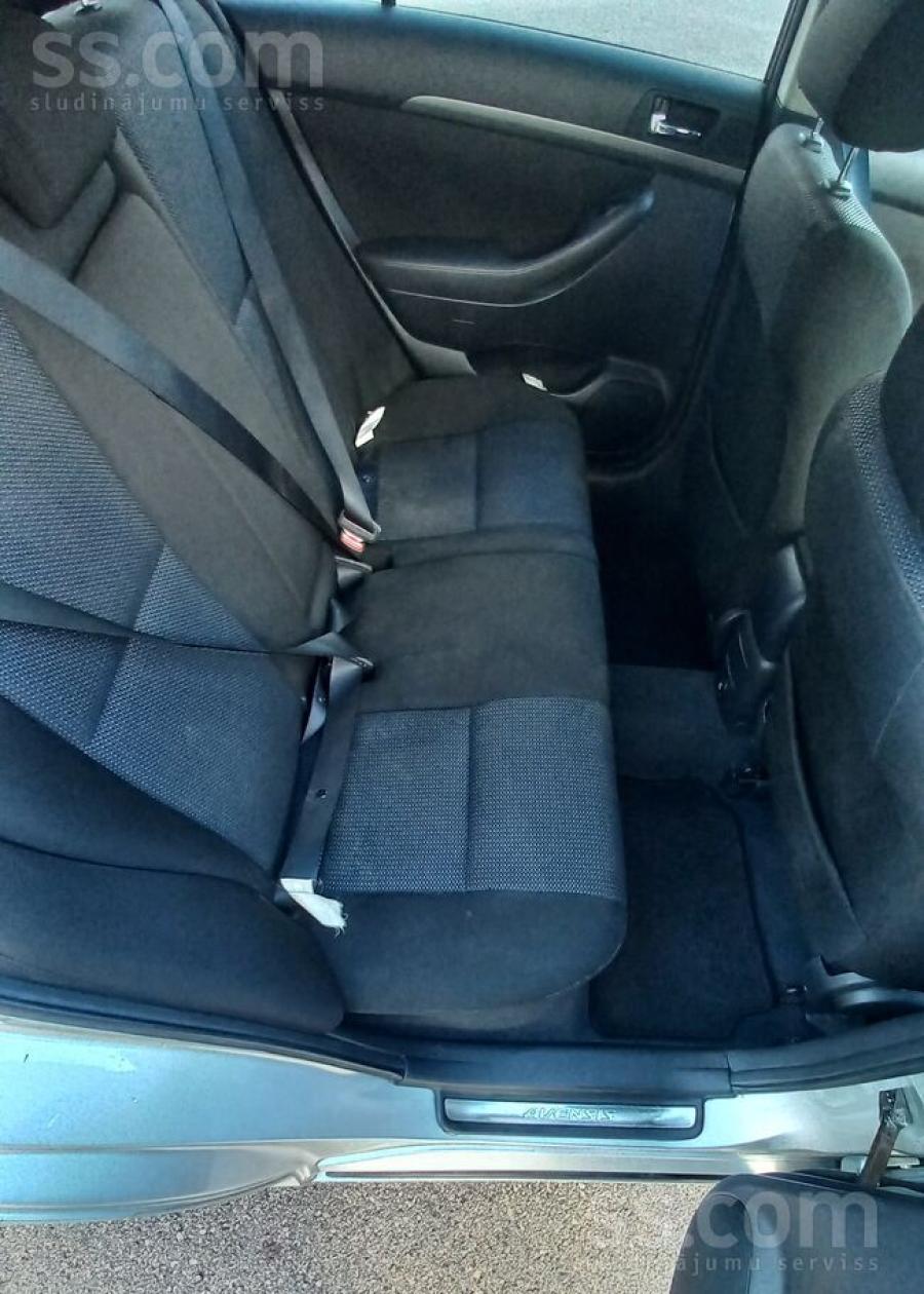 Pelēks Toyota Avensis 2007 Daugavpils, ar dzinēja tilpumu 2.00 L un nobraukumu 284 tūkst. km par 2499 €, foto 8 vietnē AUTOMOTO.COM.LV