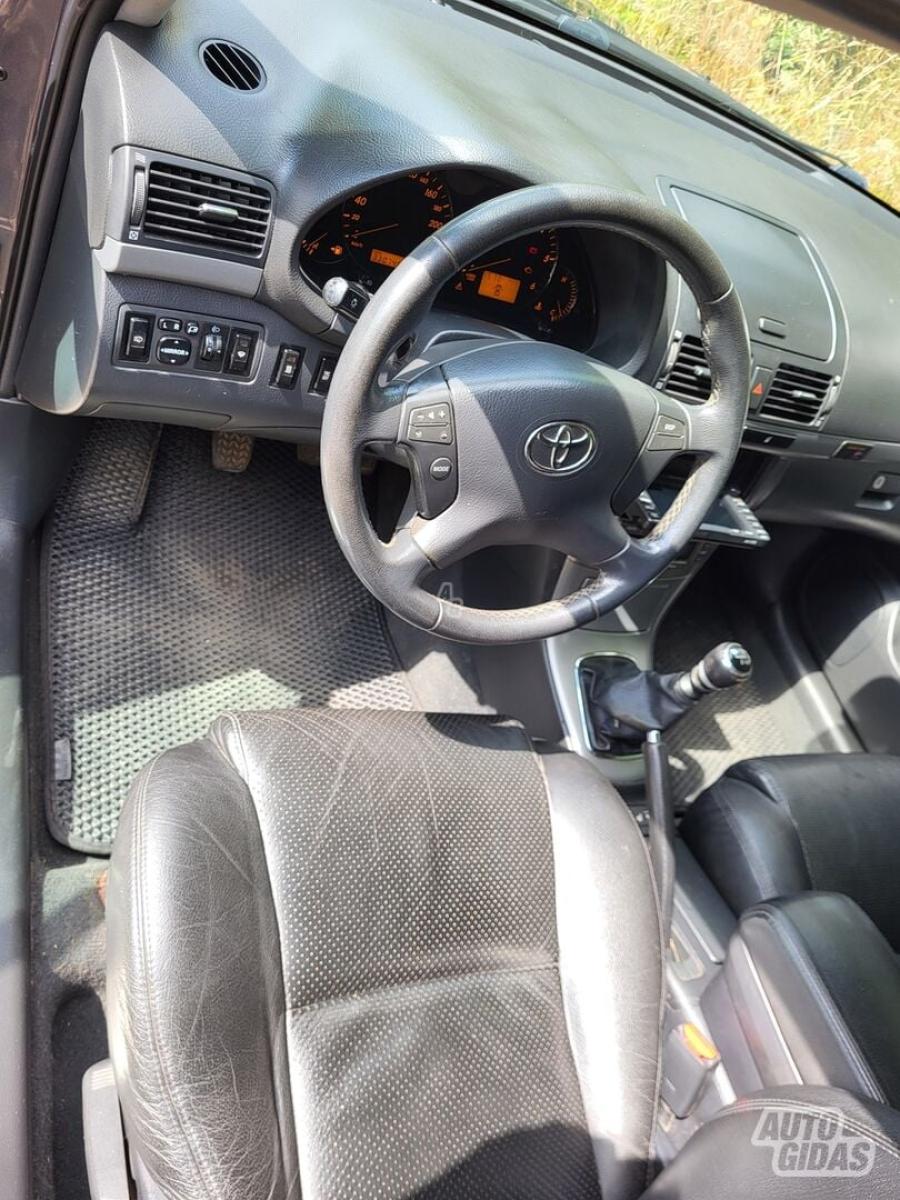Grey Toyota Avensis 2007 in Vilnius, with an engine capacity of 2.00 L and mileage of 331 thousand km for 2800 €, photo 10 on AUTOMOTO.COM.LV