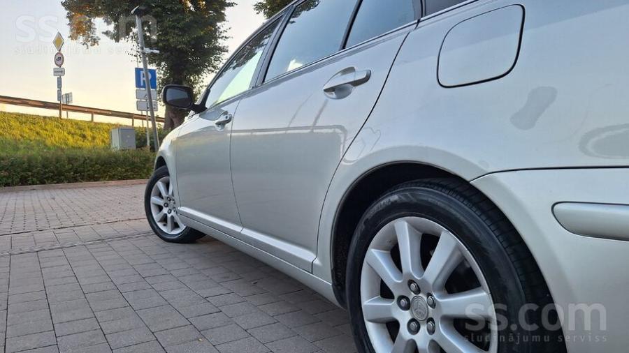 Grey Toyota Avensis 2007 in Daugavpils, with an engine capacity of 2.00 L and mileage of 325 thousand km for 2200 €, photo 5 on AUTOMOTO.COM.LV