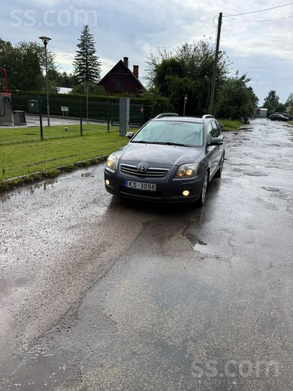 Grey Toyota Avensis 2007 in Ogre, with an engine capacity of 2.20 L and mileage of 370 thousand km for 2390 €, photo 2 on AUTOMOTO.COM.LV