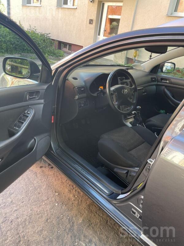 Pelēks Toyota Avensis 2007 Valmiera, ar dzinēja tilpumu 2.20 L un nobraukumu 270 tūkst. km par 3290 €, foto 4 vietnē AUTOMOTO.COM.LV