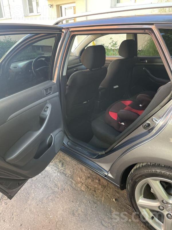 Pelēks Toyota Avensis 2007 Valmiera, ar dzinēja tilpumu 2.20 L un nobraukumu 270 tūkst. km par 3290 €, foto 5 vietnē AUTOMOTO.COM.LV
