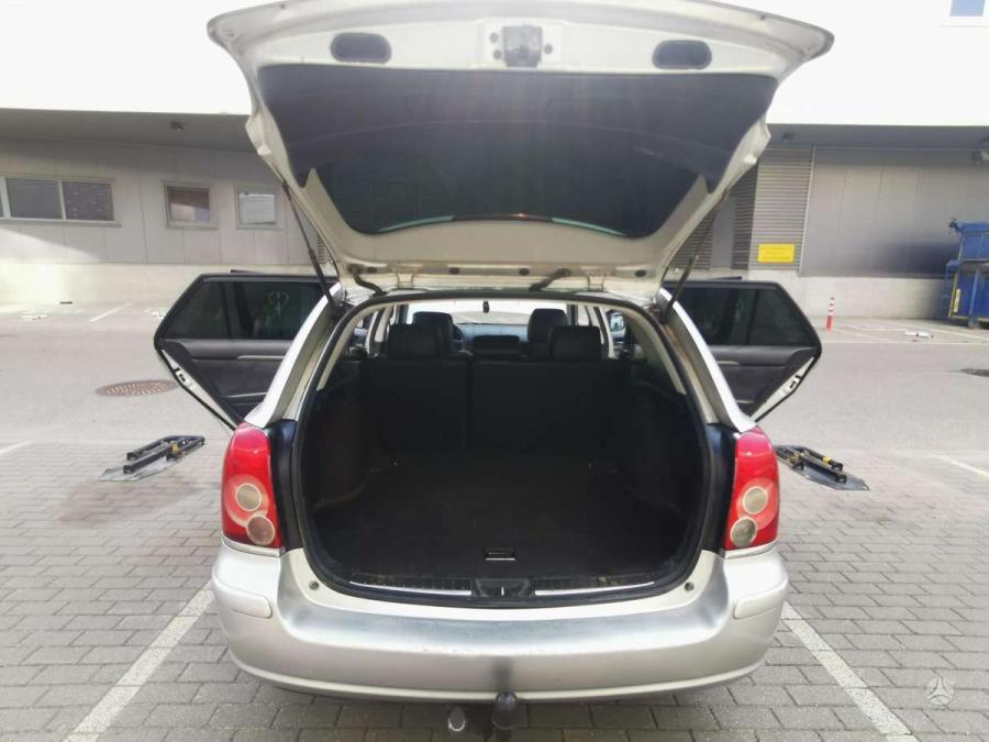 Grey Toyota Avensis 2007 in Vilnius, with an engine capacity of 1.80 L and mileage of 400 thousand km for 1450 €, photo 13 on AUTOMOTO.COM.LV