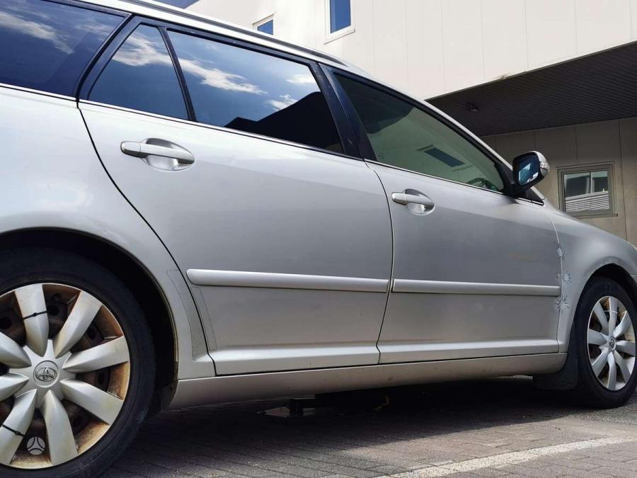 Grey Toyota Avensis 2007 in Vilnius, with an engine capacity of 1.80 L and mileage of 400 thousand km for 1450 €, photo 17 on AUTOMOTO.COM.LV