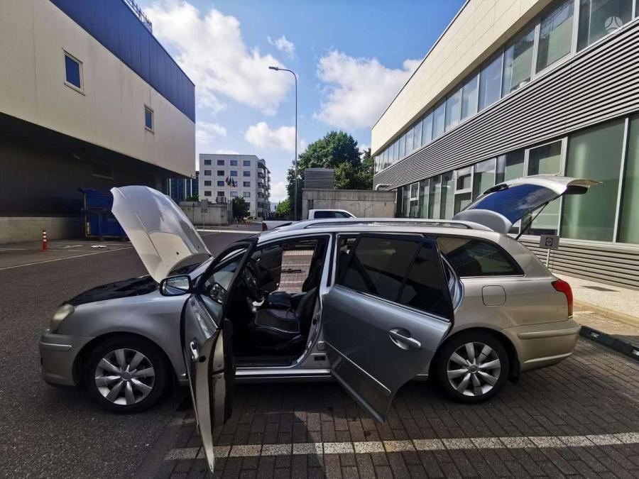 Grey Toyota Avensis 2007 in Vilnius, with an engine capacity of 1.80 L and mileage of 400 thousand km for 1450 €, photo 19 on AUTOMOTO.COM.LV