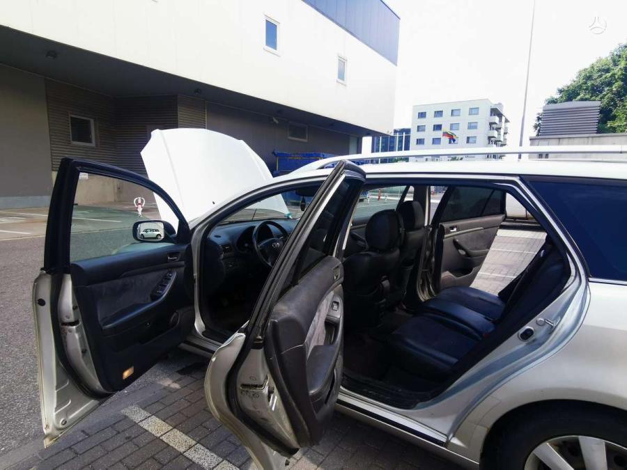 Grey Toyota Avensis 2007 in Vilnius, with an engine capacity of 1.79 L and mileage of 400 thousand km for 1300 €, photo 10 on AUTOMOTO.COM.LV