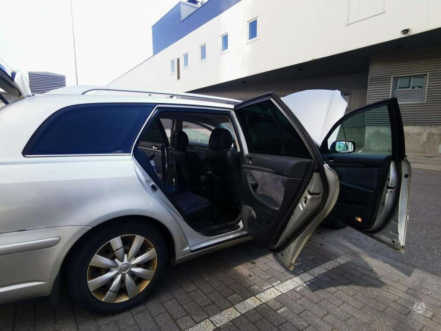 Grey Toyota Avensis 2007 in Vilnius, with an engine capacity of 1.79 L and mileage of 400 thousand km for 1300 €, photo 12 on AUTOMOTO.COM.LV