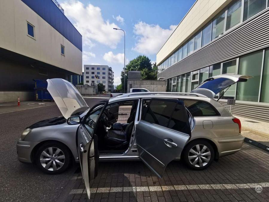Grey Toyota Avensis 2007 in Vilnius, with an engine capacity of 1.79 L and mileage of 400 thousand km for 1300 €, photo 19 on AUTOMOTO.COM.LV