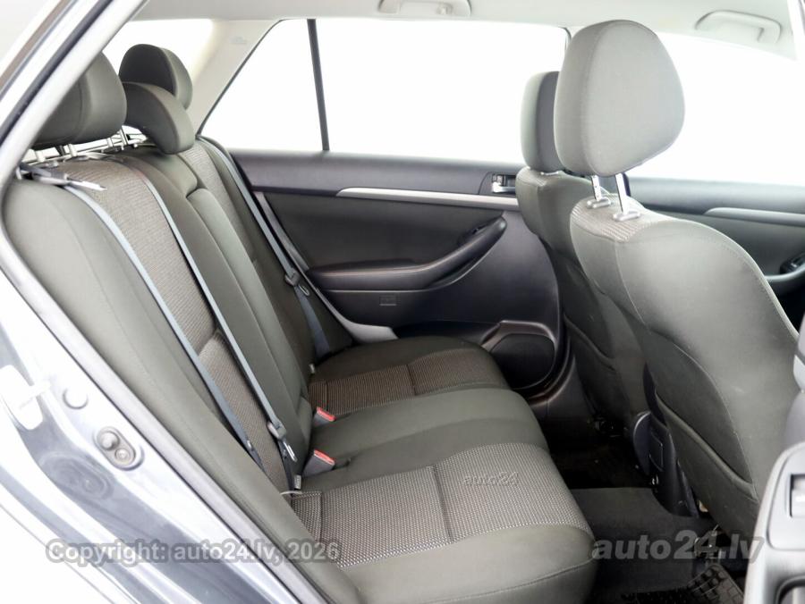 Серый Тойота Авенсис 2007 в Таллин, объемом двигателя 2.20 л и пробегом 208 тыс. км за 1799 €, фото 8 на AUTOMOTO.COM.LV