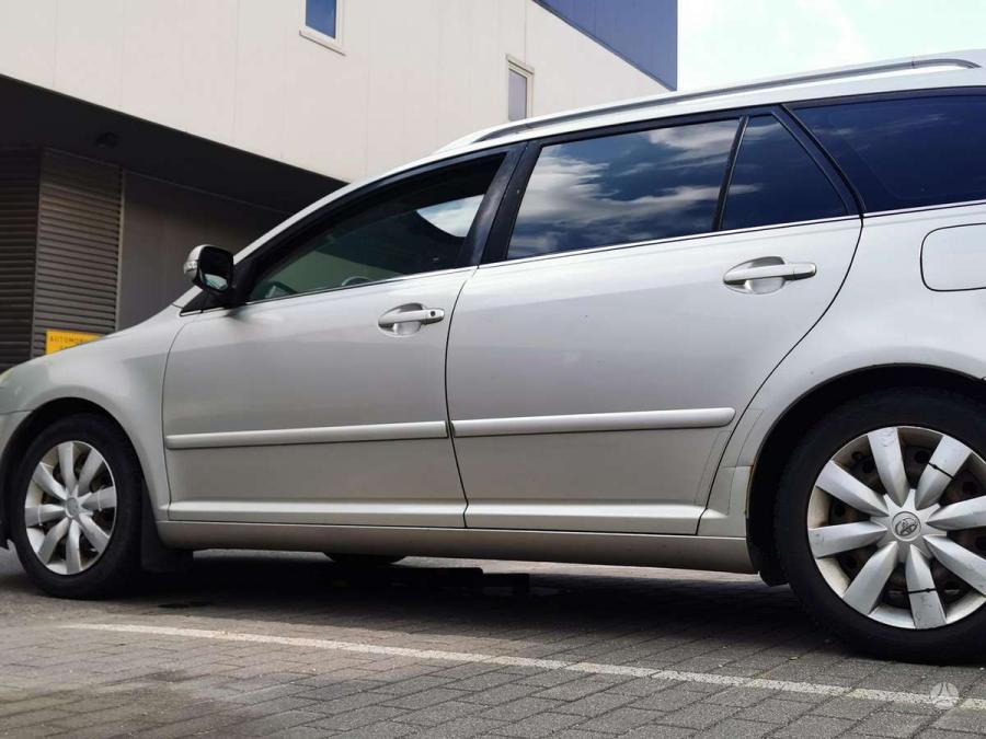 Pelēks Toyota Avensis 2007 Viļņa, ar dzinēja tilpumu 1.79 L un nobraukumu 400 tūkst. km par 1200 €, foto 16 vietnē AUTOMOTO.COM.LV