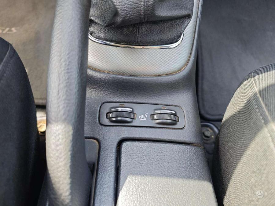 Pelēks Toyota Avensis 2007 Šauļi, ar dzinēja tilpumu 2.00 L un nobraukumu 335 tūkst. km par 2000 €, foto 15 vietnē AUTOMOTO.COM.LV