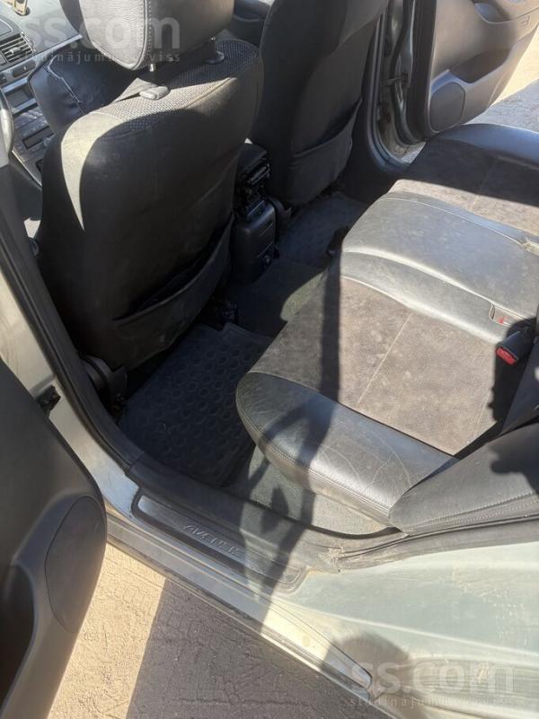 Pelēks Toyota Avensis 2007 Daugavpils, ar dzinēja tilpumu 2.20 L un nobraukumu 380 tūkst. km par 600 €, foto 5 vietnē AUTOMOTO.COM.LV