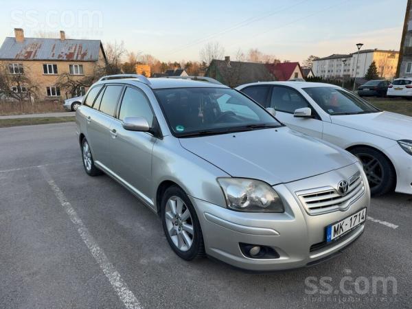 Grey Toyota Avensis 2007 in Riga, with an engine capacity of 2.00 L and mileage of 330 thousand km for 1000 €, photo 1 on AUTOMOTO.COM.LV