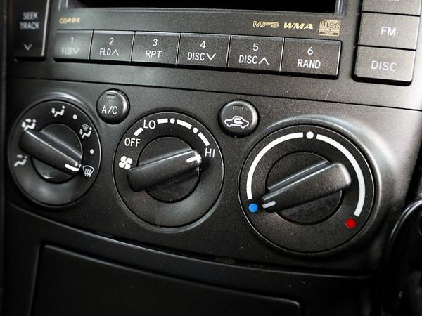 Grey Toyota Avensis 2007 in Tallinn, with an engine capacity of 2.00 L and mileage of 307 thousand km for 1599 €, photo 9 on AUTOMOTO.COM.LV