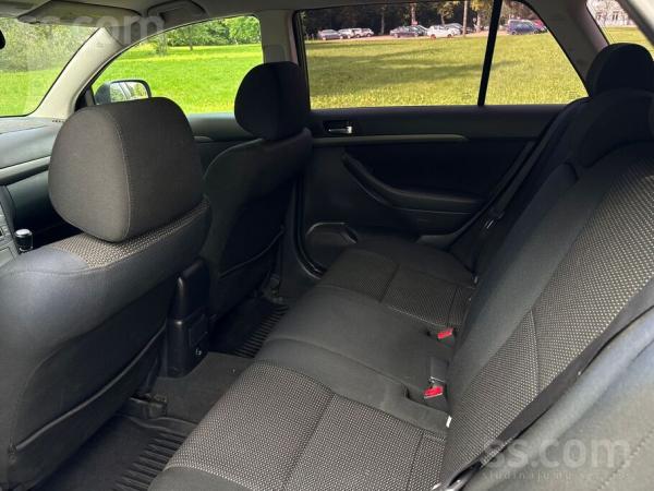 Pelēks Toyota Avensis 2007 Jelgava, ar dzinēja tilpumu 2.20 L un nobraukumu 345 tūkst. km par 2950 €, foto 10 vietnē AUTOMOTO.COM.LV
