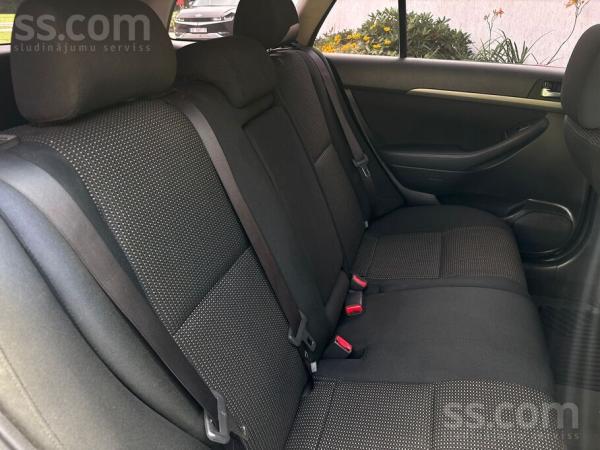 Pelēks Toyota Avensis 2007 Jelgava, ar dzinēja tilpumu 2.20 L un nobraukumu 345 tūkst. km par 2950 €, foto 11 vietnē AUTOMOTO.COM.LV
