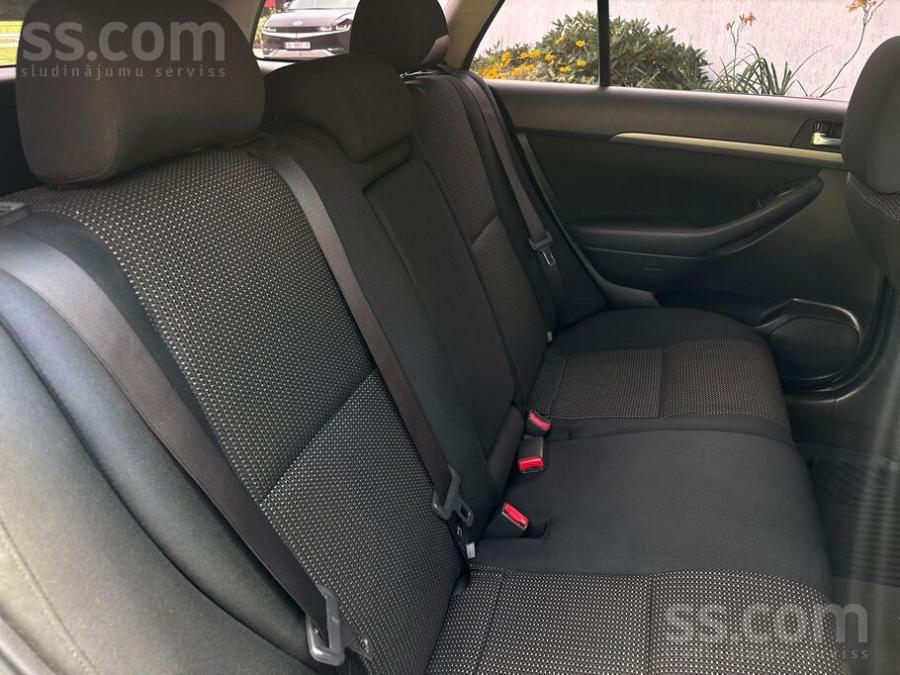 Pelēks Toyota Avensis 2007 Jelgava, ar dzinēja tilpumu 2.20 L un nobraukumu 345 tūkst. km par 2950 €, foto 11 vietnē AUTOMOTO.COM.LV