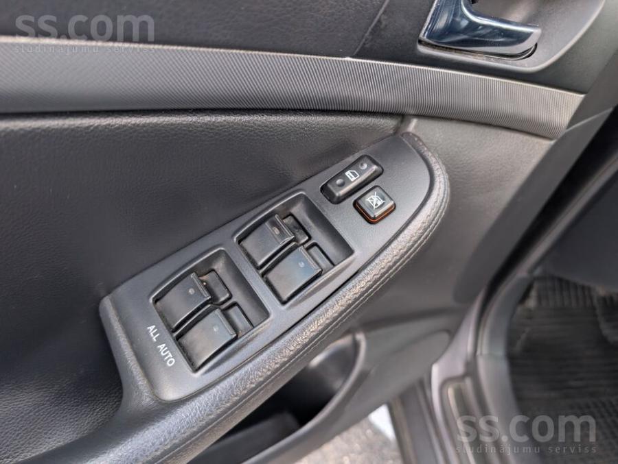 Pelēks Toyota Avensis 2007 Rīga, ar dzinēja tilpumu 2.00 L un nobraukumu 223 tūkst. km par 2900 €, foto 23 vietnē AUTOMOTO.COM.LV