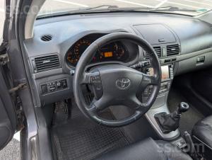 Pelēks Toyota Avensis 2007 Rīga, ar dzinēja tilpumu 2.00 L un nobraukumu 223 tūkst. km par 2900 €, foto 24 vietnē AUTOMOTO.COM.LV