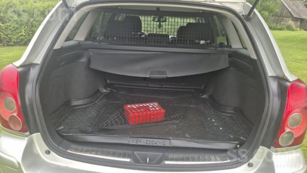 Grey Toyota Avensis 2007 in Dobele, with an engine capacity of 2.20 L and mileage of 329 thousand km for 2150 €, photo 5 on AUTOMOTO.COM.LV
