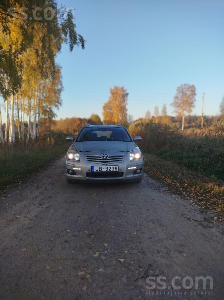 Grey Toyota Avensis 2007 in Rezekne, with an engine capacity of 2.20 L and mileage of 290 thousand km for 1824 €, photo 1 on AUTOMOTO.COM.LV