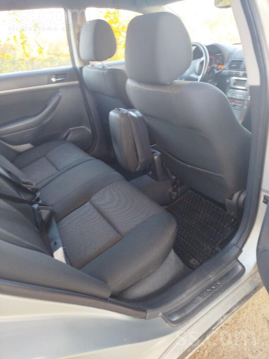 Grey Toyota Avensis 2007 in Rezekne, with an engine capacity of 2.20 L and mileage of 290 thousand km for 1824 €, photo 7 on AUTOMOTO.COM.LV