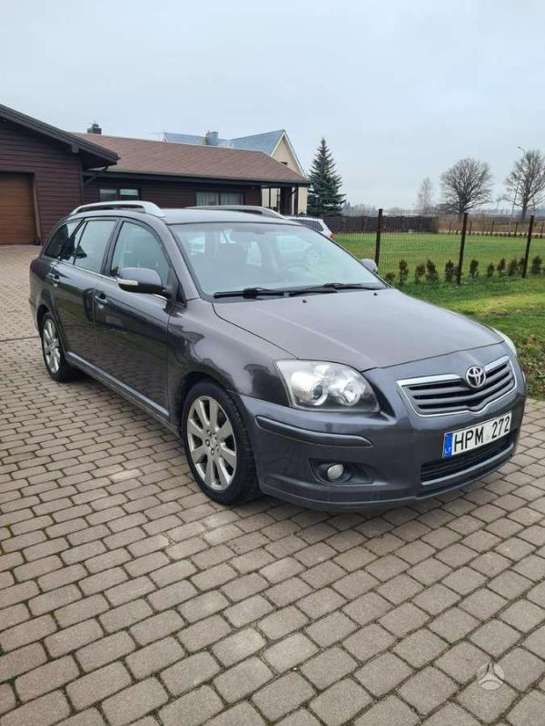 Grey Toyota Avensis 2008 in Kaisiadorys, with an engine capacity of 2.00 L and mileage of 322 thousand km for 2599 €, photo 1 on AUTOMOTO.COM.LV