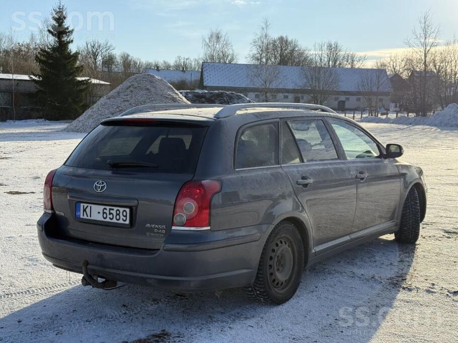 Grey Toyota Avensis 2008 in Cesis, with an engine capacity of 2.00 L and mileage of 287 thousand km for 2650 €, photo 3 on AUTOMOTO.COM.LV