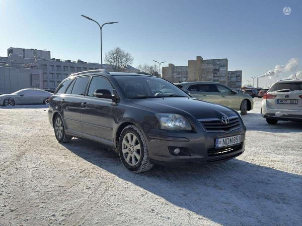 Pelēks Toyota Avensis 2008 Viļņa, ar dzinēja tilpumu 1.80 L un nobraukumu 222 tūkst. km par 2950 €, foto 2 vietnē AUTOMOTO.COM.LV